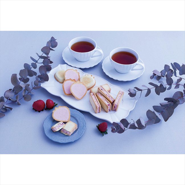 お届け日5/15(金)〜17(日)※日付指定不可 ◆商品紹介：大阪名物どて焼きをカレーにアレンジした味噌がほどよくきいたどて味噌煮込みカレーと秘伝の串かつソースを隠し味にした二度漬け禁止ソースカレー。どちらも国産の牛すじを使用した味わい深い...