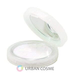 6色のパウダーがまざり合うことで、透明感・血色感・ カバー力・ブライトニング・リフトアップ印象など、 多彩なコントロール機能を演出。 艶めきのヴェールとなって肌を包み込み、 澄んだ明るさをもたらすフェイスパウダーです。 しっとりやわらかなタ...