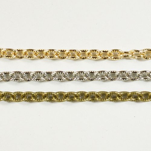 こちらは基本的に真鍮製のろう付け（溶接）無しのチェーンになります。チェーンの1コマ1コマをろう付けしていないので、細いチェーンは切れてしまうこともあります。その代わり後でチェーンをつないだり、チェーンのコマをはずしてパーツで使用したりと、使...