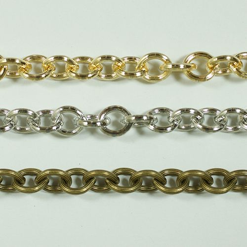 こちらは基本的に真鍮製のろう付け（溶接）無しのチェーンになります。チェーンの1コマ1コマをろう付けしていないので、細いチェーンは切れてしまうこともあります。その代わり後でチェーンをつないだり、チェーンのコマをはずしてパーツで使用したりと、使...