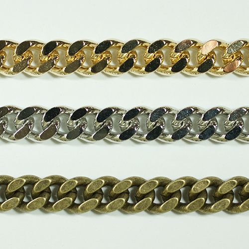 こちらは基本的に真鍮製のろう付け（溶接）無しのチェーンになります。チェーンの1コマ1コマをろう付けしていないので、細いチェーンは切れてしまうこともあります。その代わり後でチェーンをつないだり、チェーンのコマをはずしてパーツで使用したりと、使...