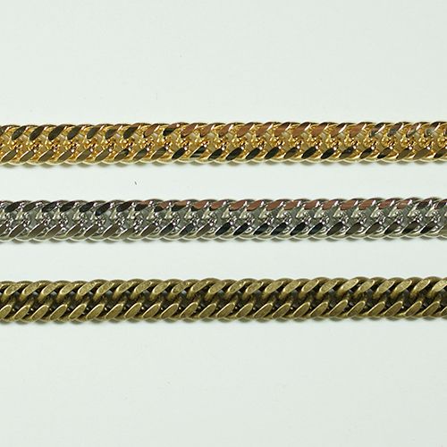 こちらは基本的に真鍮製のろう付け（溶接）無しのチェーンになります。チェーンの1コマ1コマをろう付けしていないので、細いチェーンは切れてしまうこともあります。その代わり後でチェーンをつないだり、チェーンのコマをはずしてパーツで使用したりと、使...