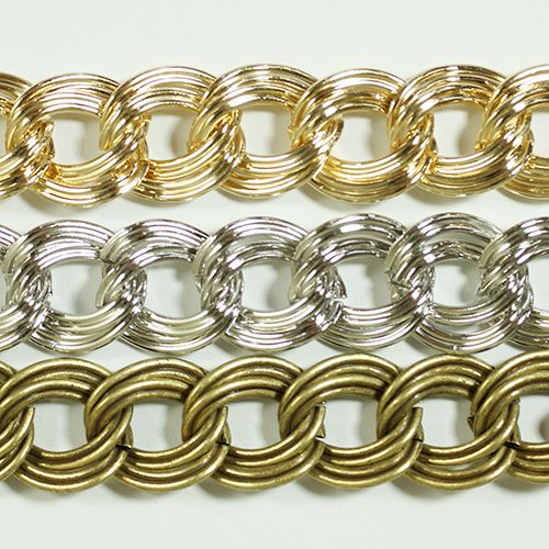 こちらは基本的に真鍮製のろう付け（溶接）無しのチェーンになります。チェーンの1コマ1コマをろう付けしていないので、細いチェーンは切れてしまうこともあります。その代わり後でチェーンをつないだり、チェーンのコマをはずしてパーツで使用したりと、使...