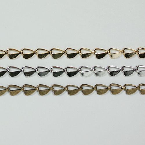 ブラスソルダーチェーンの略であるBS品番チェーンはその名の通り真鍮製のろう付け（溶接）チェーンになります。ろう付けしてあるためにチェーンの引っ張りに対して強度があり、細いチェーンでもすぐに切れることはありません。ある程度チェーンの強度が必要...