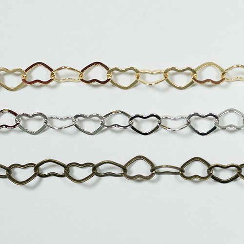 ブラスソルダーチェーンの略であるBS品番チェーンはその名の通り真鍮製のろう付け（溶接）チェーンになります。ろう付けしてあるためにチェーンの引っ張りに対して強度があり、細いチェーンでもすぐに切れることはありません。ある程度チェーンの強度が必要...