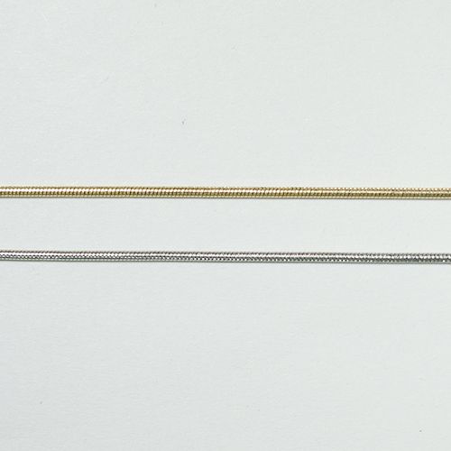 ブラスソルダーチェーンの略であるBS品番チェーンはその名の通り真鍮製のろう付け（溶接）チェーンになります。ろう付けしてあるためにチェーンの引っ張りに対して強度があり、細いチェーンでもすぐに切れることはありません。ある程度チェーンの強度が必要...