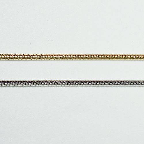 ブラスソルダーチェーンの略であるBS品番チェーンはその名の通り真鍮製のろう付け（溶接）チェーンになります。ろう付けしてあるためにチェーンの引っ張りに対して強度があり、細いチェーンでもすぐに切れることはありません。ある程度チェーンの強度が必要...