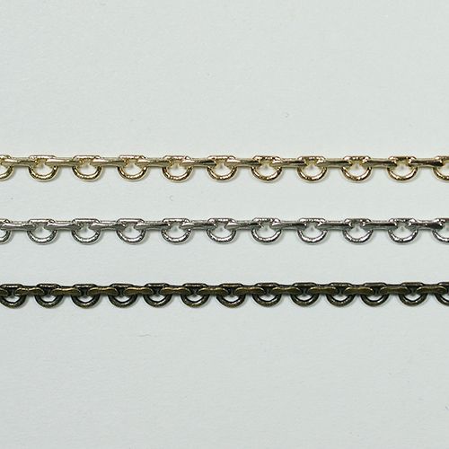 ブラスソルダーチェーンの略であるBS品番チェーンはその名の通り真鍮製のろう付け（溶接）チェーンになります。ろう付けしてあるためにチェーンの引っ張りに対して強度があり、細いチェーンでもすぐに切れることはありません。ある程度チェーンの強度が必要...
