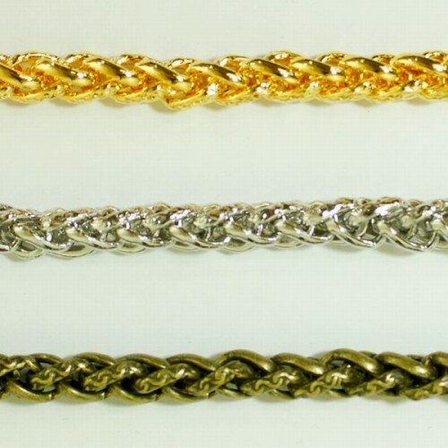 ロープチェーンになります。 強度があるのでハンドバッグ、ポーチ、チェーンベルトなどによく使用されています。 ※ロットによってメッキの濃さやチェーンのサイズ等が若干変わる場合がございますので、あらかじめご了承下さい。 材質：鉄 幅のサイズ：約...