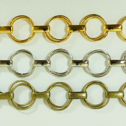 硬いので引っ張っても切れにくく、価格も真鍮などに比べて安価なのが鉄チェーンの特徴です。主にバックやかばん等に使われることが多いです。ただ鉄なので湿気の多い場所等は錆び易いので注意が必要です。【カラー】　　ゴールド　　ロジウムカラー　　アンテ...