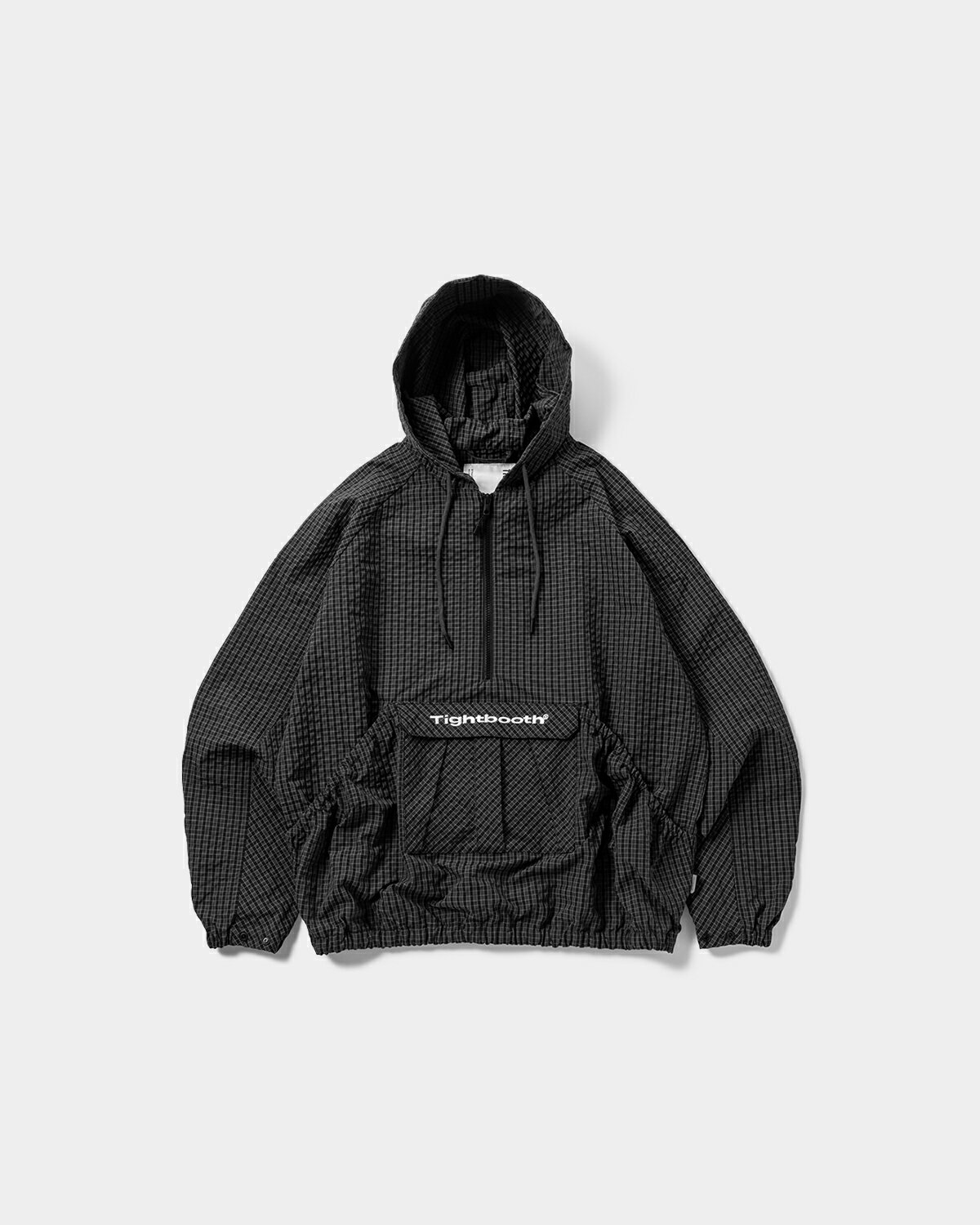 凹凸が特徴のチェック柄アノラックジャケット。 肌への密着度が低いため快適な着心地でサラッと羽織れる一枚物。 見頃中央にフラップ付きパッチポケット、その下にレイヤードで配置したカンガルーポケットを搭載。 ラグランスリーブで肘部分はダブルタック...