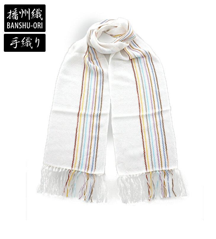 播州織は兵庫県北播磨地域で生産されている伝統的な綿織物です。こちらの商品は先染めした糸をひとつひとつ手織りしている為、一点物となっております。 ■商品名 播州織 ストール44 ■サイズ 縦約172cm×横約21cm ＋両端に房約9cm