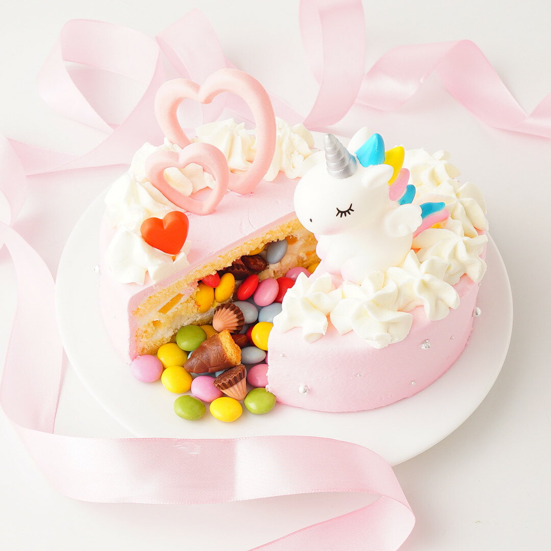 ユニコーンとハートのギミックケーキ 4号 ゆめ可愛いユニコーンとハートがのったケーキになります。 この商品の特徴 お菓子の内容になります↓(フルーツは入っていません) ・アポロ5個 ゆめ可愛いユニコーンとハートがのったケーキになります。上面...