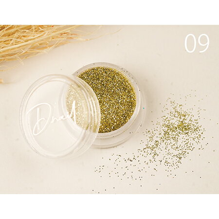 粗すぎず、細かすぎず、キラキラとした輝きを演出するグリッターシリーズ クリアと混ぜても、未硬化ジェルの上にのせてもしっかり発色します。 全11種（24/03/14現在）とカラーバリエーション豊富に取り揃えました。 カラー：09シャンパンイエ...