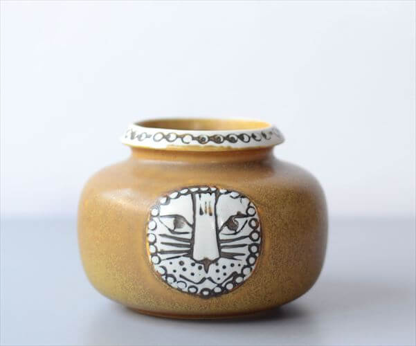 希少なLisa Larsonミッドセンチュリー期の逸品！Lisa Larsonのヴィンテージ作品、Thaliaシリーズのフラワーポットです。リサのキャリアスタートにしてハイライトを飾るスウェーデン名窯Gustavsbergにて手がけました。...