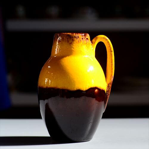 希少なドイツ・ミッドセンチュリー期の逸品！ドイツ製ヴィンテージScheurichの陶器の花瓶です。この窯の得意とするオレンジとイエローを混ぜたような独特の色味に深いブラウンをさしたFat Lavaの美しさに目を奪われます。1960-1970...