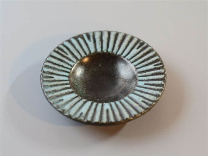 洗練された北欧ヴィンテージを演出！デンマーク製ヴィンテージLovemoseの豆皿/小皿です。Lovemoseは1942年にデンマークのLangeland島 のKaedebyという町に生まれた小さな窯です。1982年に閉窯しましたが、ピーク時...