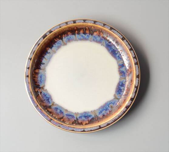 洗練された北欧ヴィンテージを演出！デンマークの陶器メーカーB&GのMEXICOシリーズ・プレートです。メーカーが変遷していく中でデザイナーを勤め続けたJens.H.Quistgaard クイストゴーデザインのものになります。クイストゴーデザ...