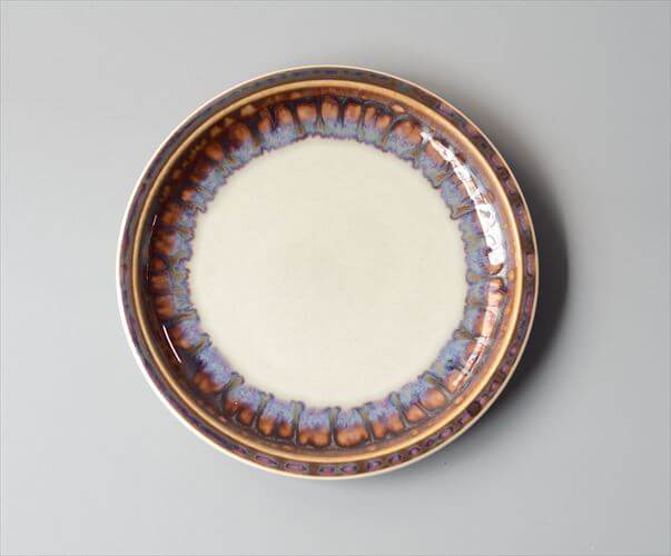 洗練された北欧ヴィンテージを演出！デンマークの陶器メーカーB&GのMEXICOシリーズ・プレートです。メーカーが変遷していく中でデザイナーを勤め続けたJens.H.Quistgaard クイストゴーデザインのものになります。クイストゴーデザ...