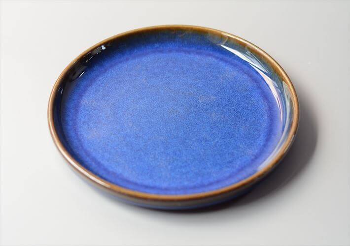 洗練された北欧ヴィンテージを演出！デンマーク製SoholmのGRANITシリーズ 18cmプレートです。Maria Philippi マリアフィリッピが手掛けた目の覚めるような深い青にブラウンの釉薬がセンスよく施された人気シリーズ！食卓/ダ...