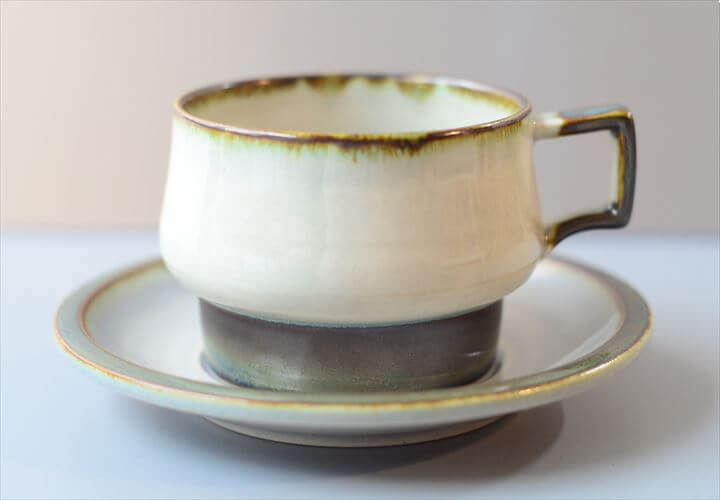 洗練された北欧ヴィンテージを演出！デンマーク・クイストゴーデザイン、TEMAシリーズ・ティーカップ＆ソーサーです。メーカーが変遷していく中でデザイナーを勤め続けたJens.H.Quistgaardデザインのものになります。クイストゴーデザイ...