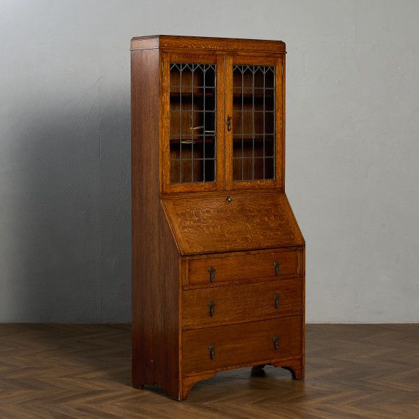 ブランド - デザイナー - サイズ（単位mm） - 幅 885 奥行き 455 高さ 1920 - ライティング天板部 幅 865 天板下の奥行き 335 床から天板下までの高さ 730 主な素材 - オーク 特記事項 - 鍵1本付属- ...