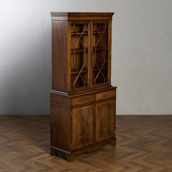 ブランド-デザイナー-サイズ（単位mm）- 幅 920 奥行き 400 高さ 1920主な素材- マホガニー特記事項- 上下段分離可- 上下段分解した状態で発送します(組み立ては、お客様による付属ボルトでの固定が必要です）- 鍵1本付属- ...