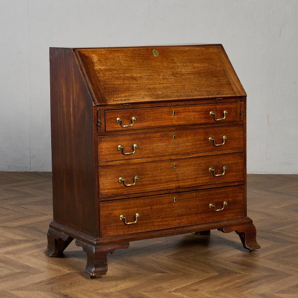 ブランド-デザイナー-サイズ（単位mm）- 幅 1030 奥行き 550 高さ 1105 - ライティング天板部 幅 870 天板下の奥行き 335 床から天板下までの高さ 800主な素材- マホガニー特記事項- 鍵は付属していません- 経...