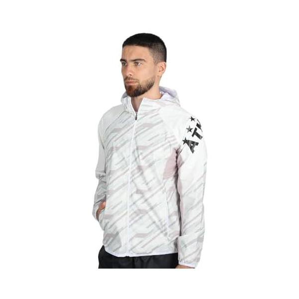 自然豊かで都会的でもあるブラジルをイメージしたアースカラーデジタルグラフィック。防風性が有り、撥水加工されたストレッチウーブン素材を使用したトレーニングJK。部分的にメッシュ素材を使用し透、湿性を高め、動きやすさを考慮したカッティングでプレ...