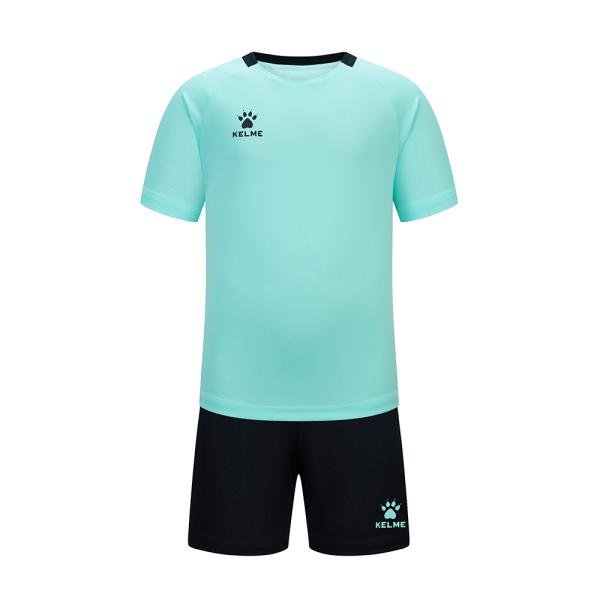 フットサル人気メーカー「KELME」のジュニア用トレーニングセット。プラクティスシャツ・パンツ・スポーツタオル・ストッキング・ジムサックの合計5点の商品が、お得な4,130円(商品代金+特別梱包送料)。■Jrプラクティスシャツ・パンツ　84...