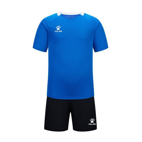 フットサル人気メーカー「KELME」のジュニア用トレーニングセット。プラクティスシャツ・パンツ・スポーツタオル・ストッキング・ジムサックの合計5点の商品が、お得な4,130円(商品代金+特別梱包送料)。■Jrプラクティスシャツ・パンツ　84...