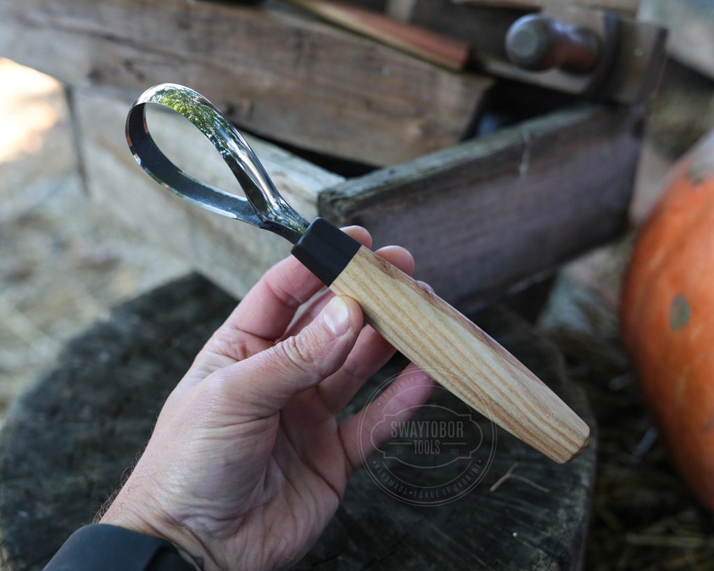 【ウクライナ製】丸形スプーンナイフ カービングナイフ 高品質 炭素鋼 ウッドーカービング ククサ作り グリーンウッドワークにもおすすめ！ 木工好きのために生まれた、ウクライナ製ハンドメイドの高品質オーバルナイフ。ククサ、ボウル、スプーンなど...