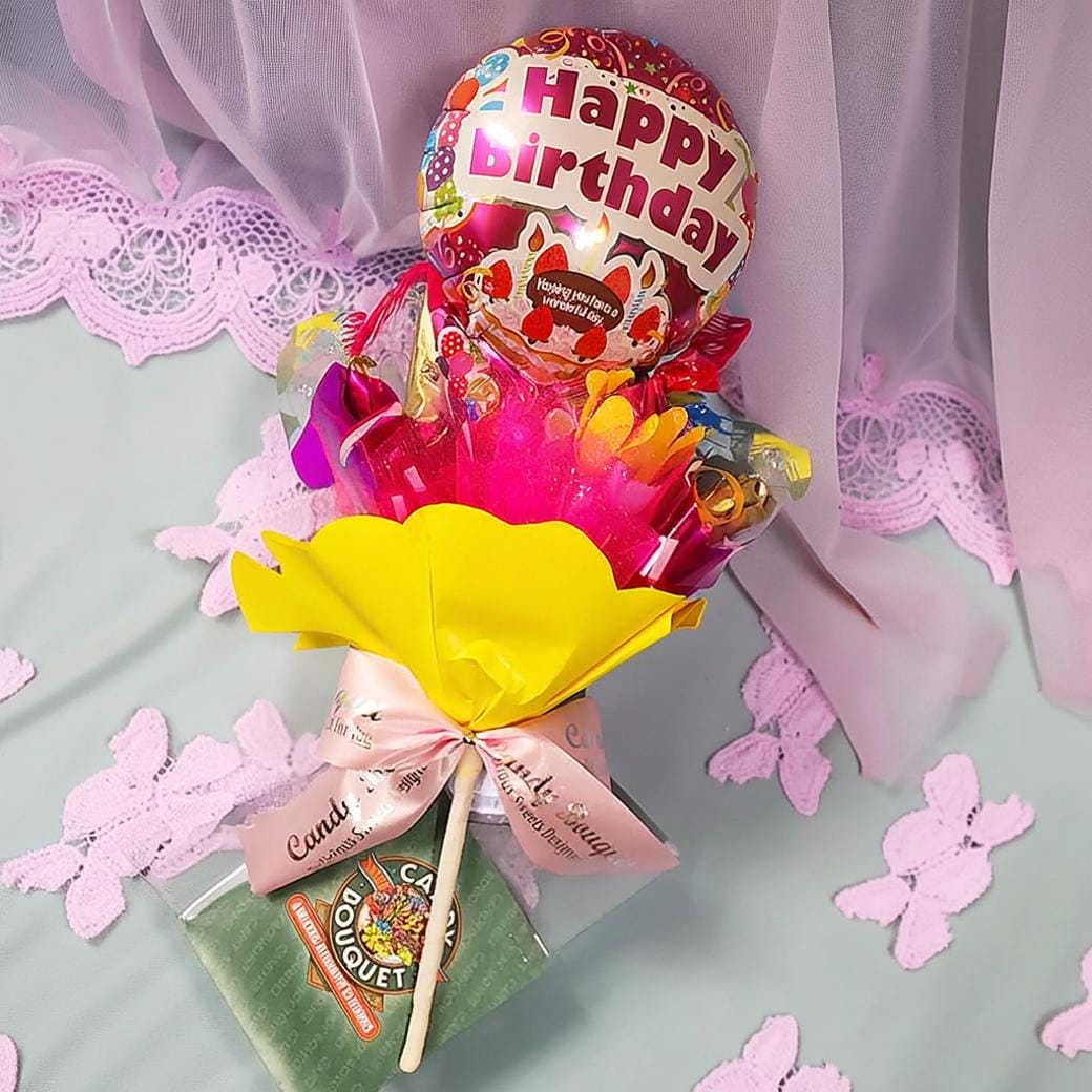 ワクワクを束ねた、お菓子の花束 内容 準チョコ3個 キャンディ6個 サイズ 高さ290×横130×奥行100mm 賞味期限 1ヶ月以上〜 原産国 日本 保存方法 高温多湿をお避け下さい CANDY BOUQUETについて CANDY BOU...