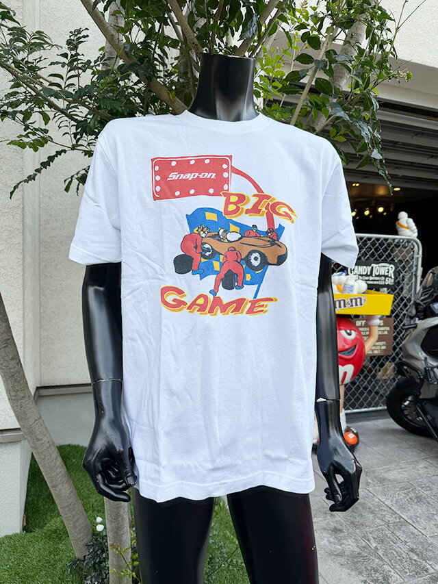 スナップオンの遊び心、ここに爆誕 両面で魅せるBIG GAME Tシャツ。 工具ブランドのくせに（？）、ときどき全力で“ふざけてくる”・・・・それがスナップオン。 このTシャツは、まさにその良さが前面に出た“アメコミ風・ガレージ版エンタメT...