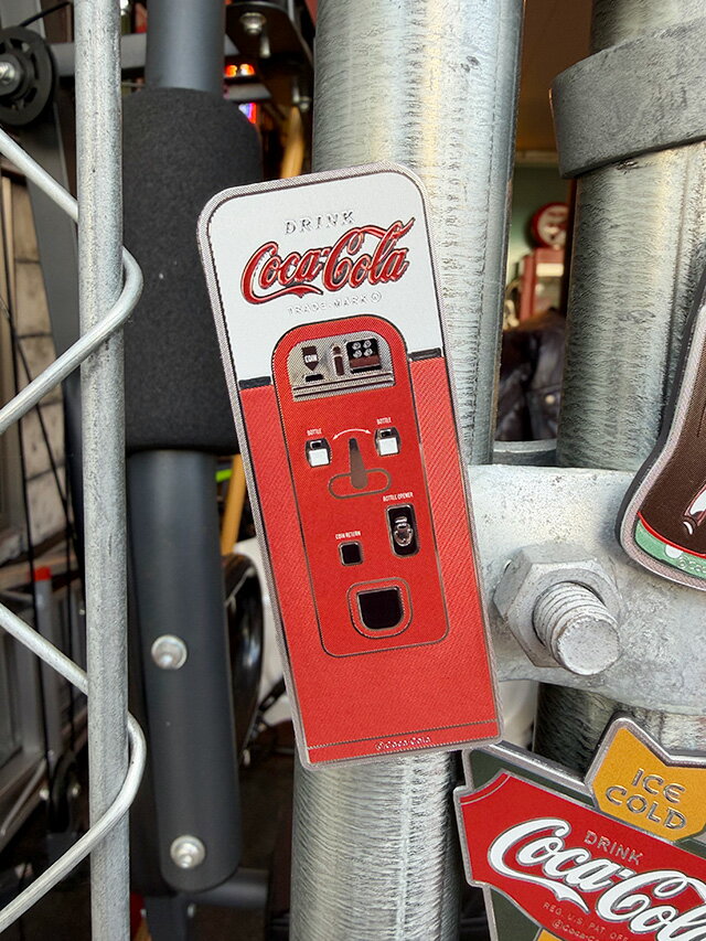 よく一緒に購入されている商品マスタッシュ　マグネット　アメリカン雑貨　アメ1,045円コカ・コーラ　オールドアドバタイジング　マグネ770円暗闇で光る！　蓄光仕様　自由の女神　デスクトッ1,980円コーラ好きの“弱点”を突いてくる、あざとい...