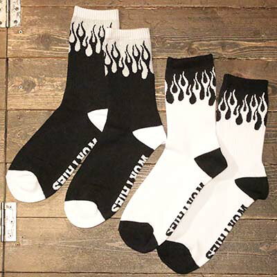 合わせやすいホワイトとブラックで、それぞれ反転させたカラーリングの2色がセットになったフレイムパターンのオリジナルソックス。 底面にはWORTHIESのブランドロゴ入り。 【カラー】 White / Black 2色セット 【素材】 コット...