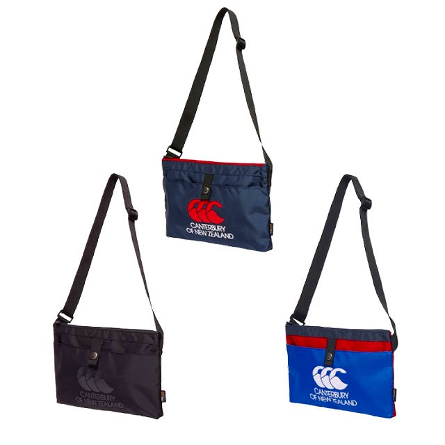 丈夫で耐久性に優れるCORDURA（コーデュラ）ナイロンオックス素材を使用した、日常に使いやすいシンプルなデザインのサコッシュバッグです。 フロントにも一つポケットを配備、内ポケットも小物収納に最適な小ポケットが充実しています。 ＊こちらの...