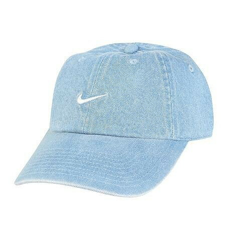 曲線的なつばと刺繍のスウッシュロゴが、すっきりとしたクラシックなスタイルを演出。 ウォッシュ加工のデニムでビンテージ感をプラスしました。 【詳細】 サイズ：M/L 【頭囲】約55〜57cm 【つばの長さ】約7cm カラー： エーゲストーム/...