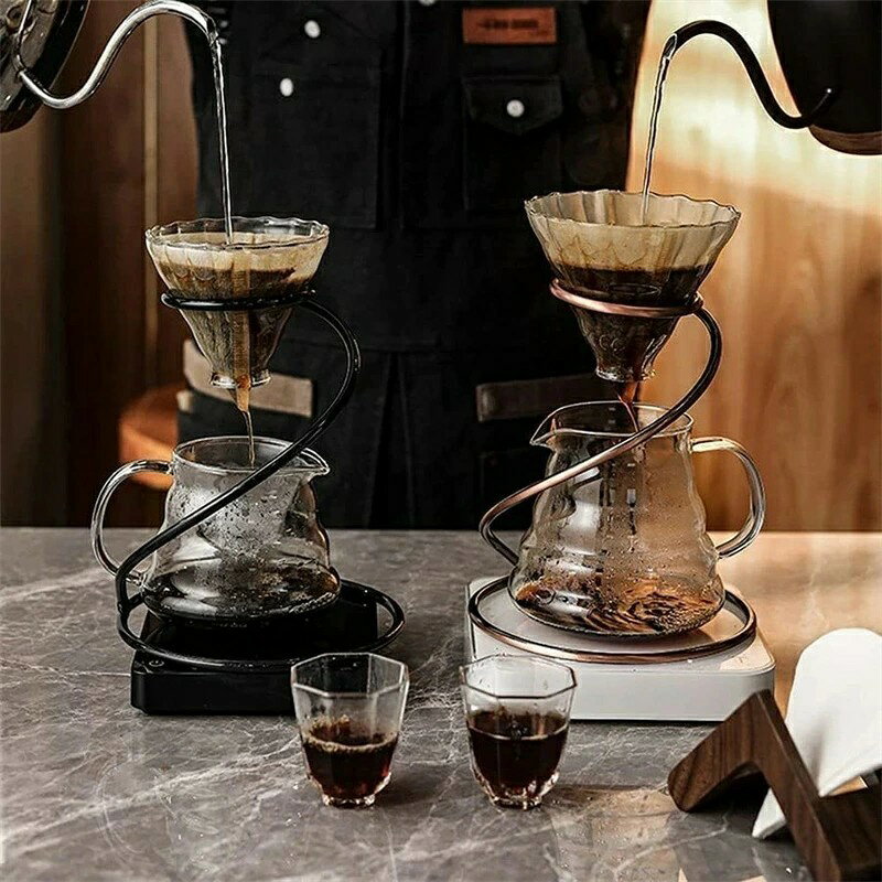 商品情報商品説明 【セット】セットには コーヒードリッパー x1、ドリップスタンドx1、600ml コーヒーサーバーx1があります。このセットの組み合わせは、手作りのコーヒーを作るためのあなたのニーズを完全に満たします。【金属スタンド】金属...