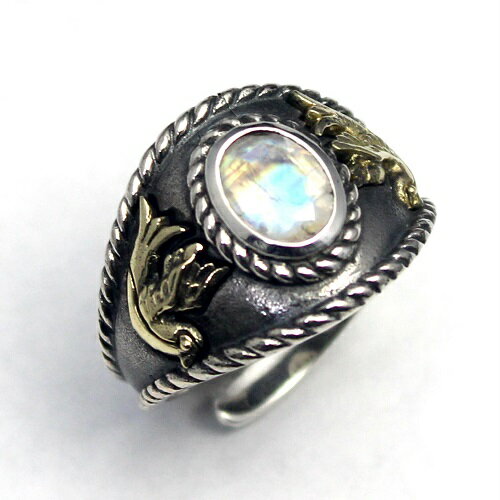 　　 燕 アメリカントラディショナルスタイルで人気のツバメのデザインです。 ツバメは寒くなると南の温かい土地に渡り、暖かくなると元の土地に戻ってくることから、安全に帰路につくという願いを込め、アクセサリーやタトゥー等のデザインとして人気があ...