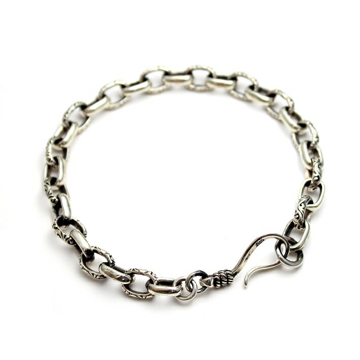 ◆サイズ ・長さ約20cm ・チェーン幅約6．5mm ・チェーン線径約2．5mm ◆材質 ・シルバー925 ◆商品説明 身に着けやすいフック型のシルバーチェーンブレスレットです。 ※ギャランティーカード、専用ポーチ付きです。 ※レディース　...