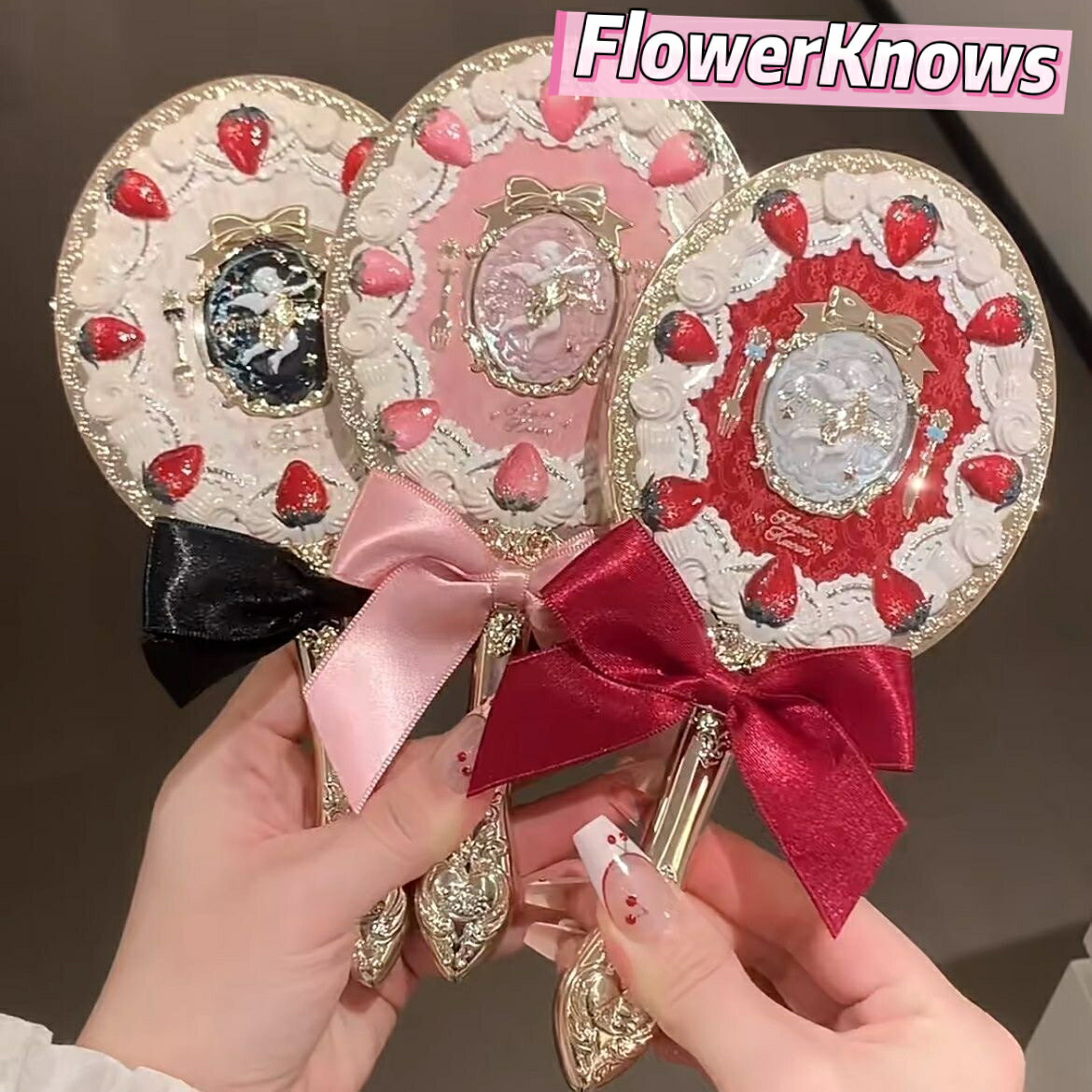 商品名：FlowerKnows バッグ・小物・ブランド雑貨手鏡・コンパクトミラー手鏡 生産地：中国 ★安心保証★ 商品到着後、何か不具合がございましたら、是非ご連絡くださいませ。無料交換や返金など対応致します。 ※商品のカラーについて※ ●...
