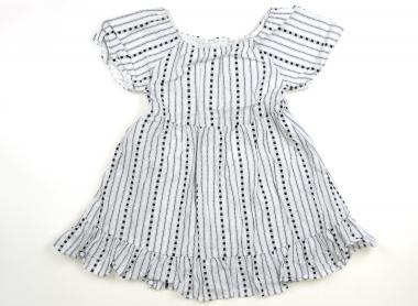 　ブランド 　BeBe(べべ) 　カテゴリー 　ワンピース 　サイズ 　100サイズ 　色 　白黒 　状態 　★★★ 　記名 　なし 　ジャンル 　Girl タグに「B品」スタンプがあるため星の数を1つ下げています。襟ぐりに茶色い汚れがあり...