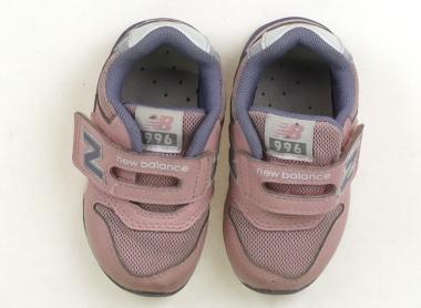 　ブランド 　New Balance(ニューバランス) 　カテゴリー 　スニーカー 　サイズ 　靴12cm〜 　色 　ピンク・ラベンダー 　状態 　★★★ 　記名 　なし 　ジャンル 　Girl 12.5cmです。全体に汚れや擦れはあります...