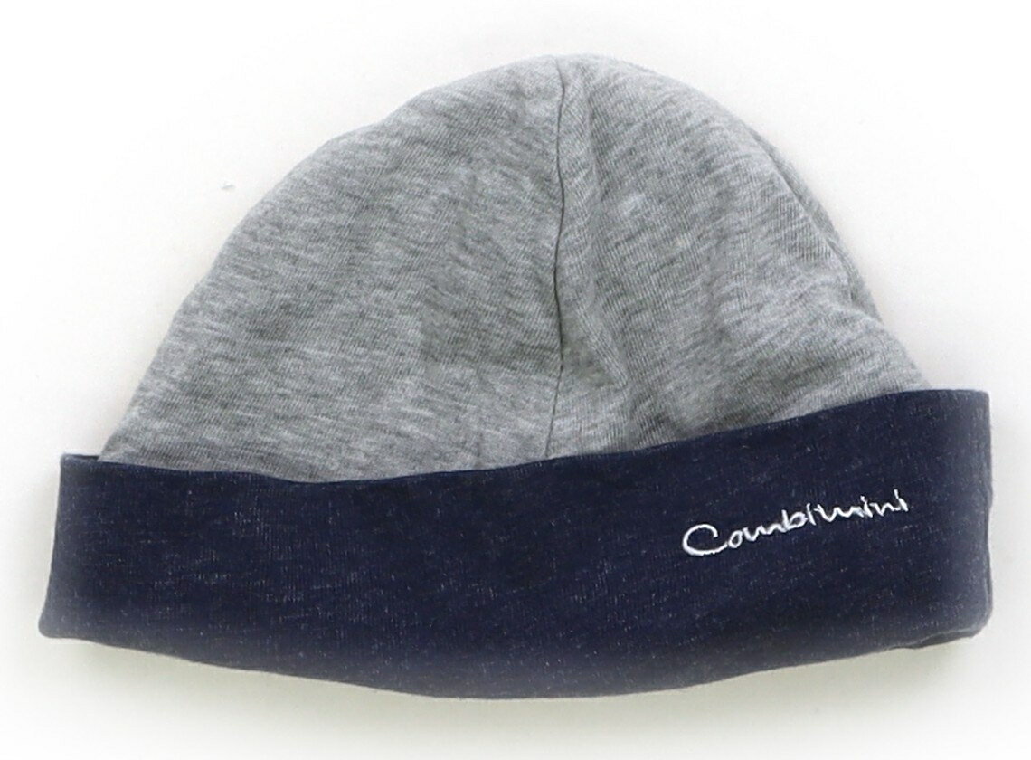 　ブランド 　Combimini(コンビミニ) 　カテゴリー 　帽子 　サイズ 　Hat/Cap 　色 　グレー、ブルー 　状態 　★★★ 　記名 　なし 　ジャンル 　Boy サイズは44-48cmで、カットソー生地が二重になっています。...