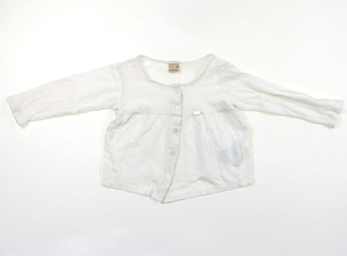 　ブランド 　petit main(プティマイン) 　カテゴリー 　カーディガン 　サイズ 　90サイズ 　色 　オフ白 　状態 　★★ 　記名 　なし 　ジャンル 　Girl 梨地カットソー生地です。前ボタンあき。袖口に黄ばみ汚れがあり、...