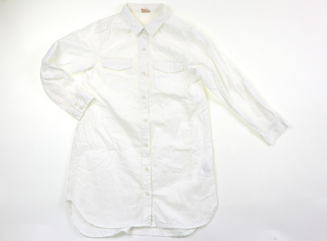 　ブランド 　petit main(プティマイン) 　カテゴリー 　ワンピース 　サイズ 　130サイズ 　色 　白 　状態 　★★★ 　記名 　なし 　ジャンル 　Girl シャツワンピース。袖口に毛玉が少しありますが目立つ汚れはなくまだ...