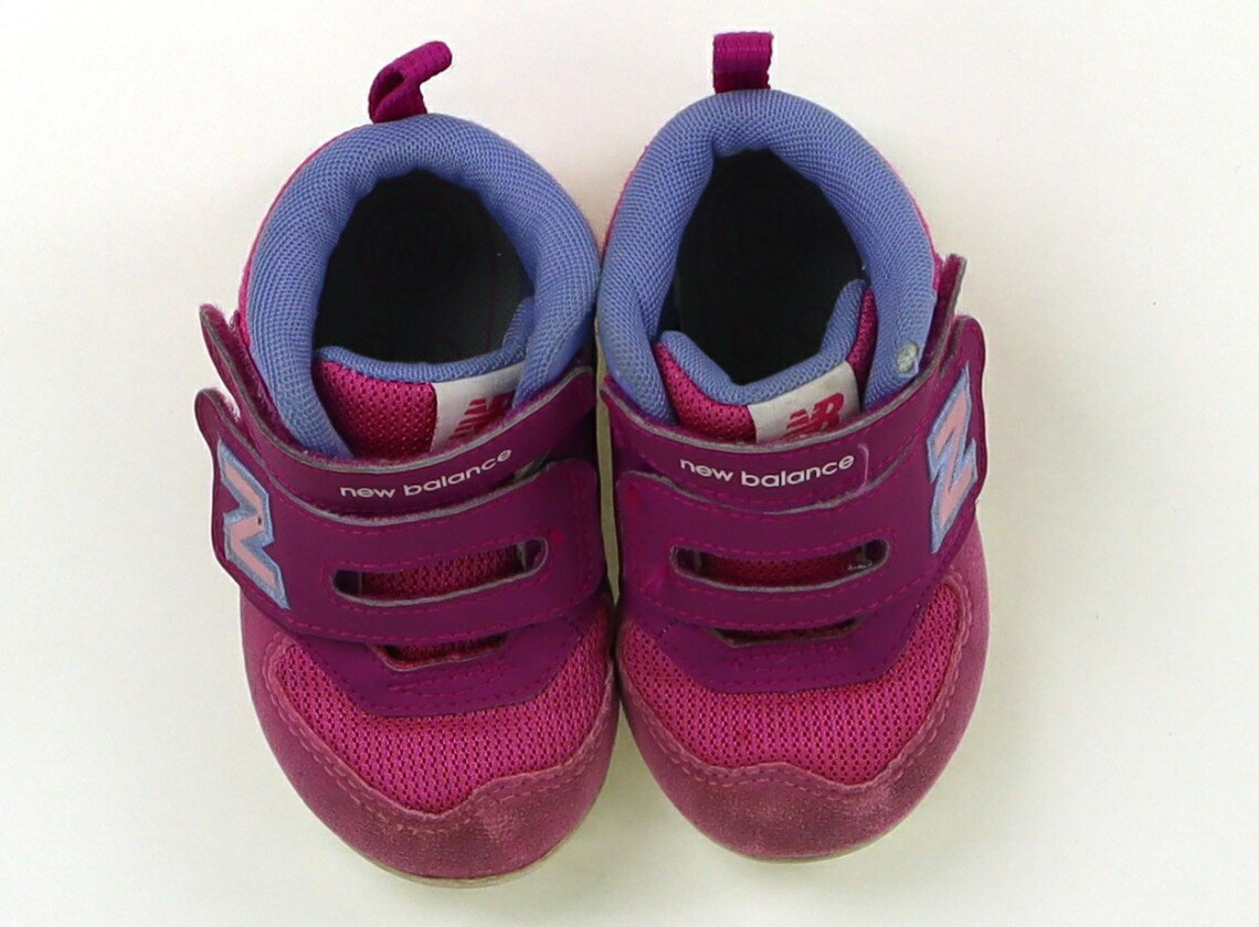 　ブランド 　New Balance(ニューバランス) 　カテゴリー 　スニーカー 　サイズ 　靴13cm〜 　色 　マゼンタピンク、水色 　状態 　★★ 　記名 　あり（本体） 　ジャンル 　Girl 13cm表記。ソールに黄ばみや汚れ、...