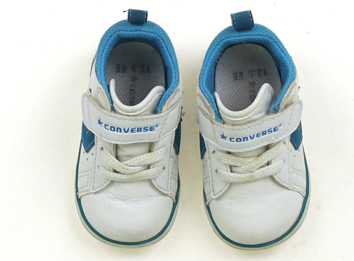 　ブランド 　CONVERSE(コンバース) 　カテゴリー 　スニーカー 　サイズ 　靴12cm〜 　色 　ホワイト・ブルー 　状態 　★★★ 　記名 　なし 　ジャンル 　Boy 12.5EEサイズ表記。マジックテープ着脱。つま先に汚れ・...