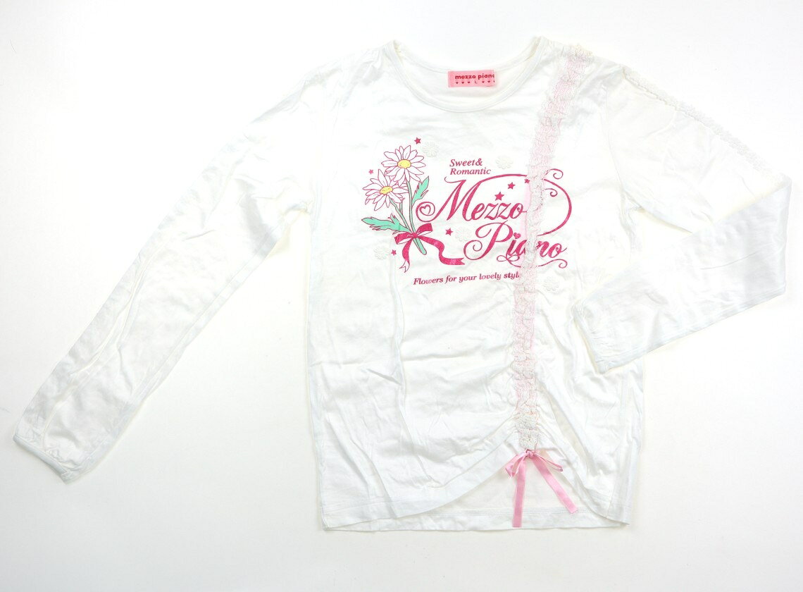 　ブランド 　mezzo piano(メゾピアノ) 　カテゴリー 　Tシャツ・カットソー 　サイズ 　160サイズ 　色 　白ピンク 　状態 　★★★ 　記名 　あり（タグ） 　ジャンル 　Girl サイズ表記はLです。素材タグが見当たりま...